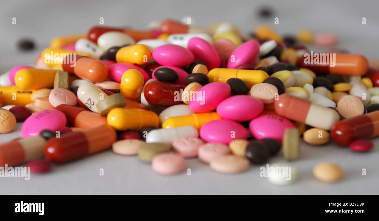 Generic pills hi-res stock photography and images - Alamy
