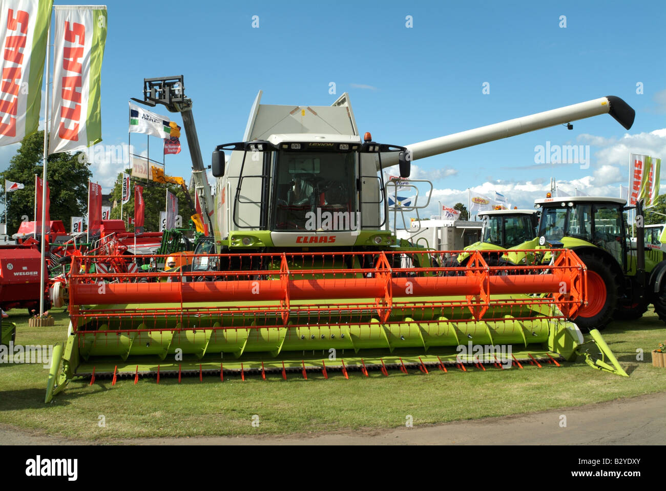 Claas lexion combine harvester hi-res stock photography and images - Alamy