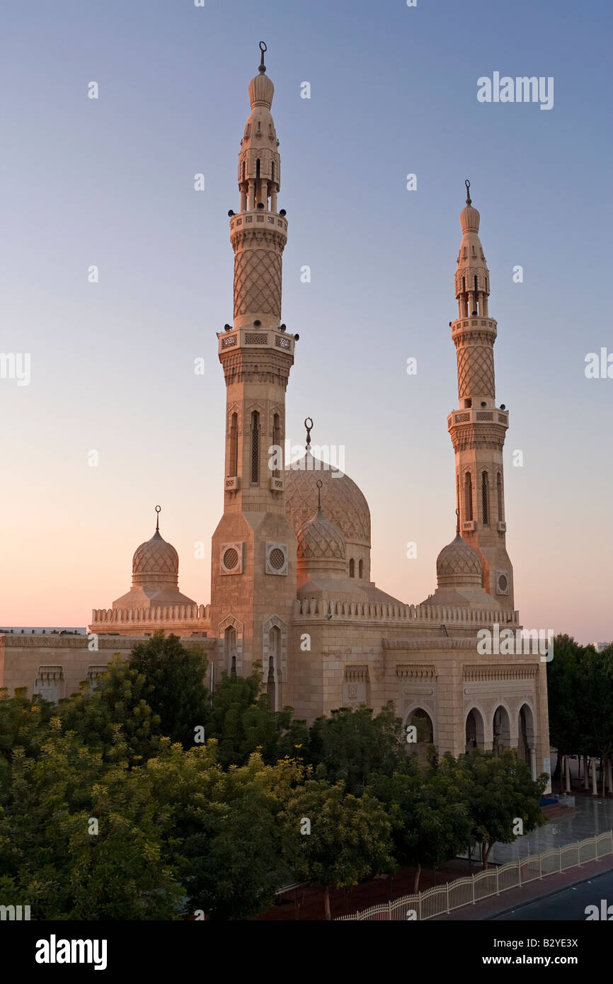 United Arab Emirates Dubai Jumeirah Mosque Dubais largest and best ...
