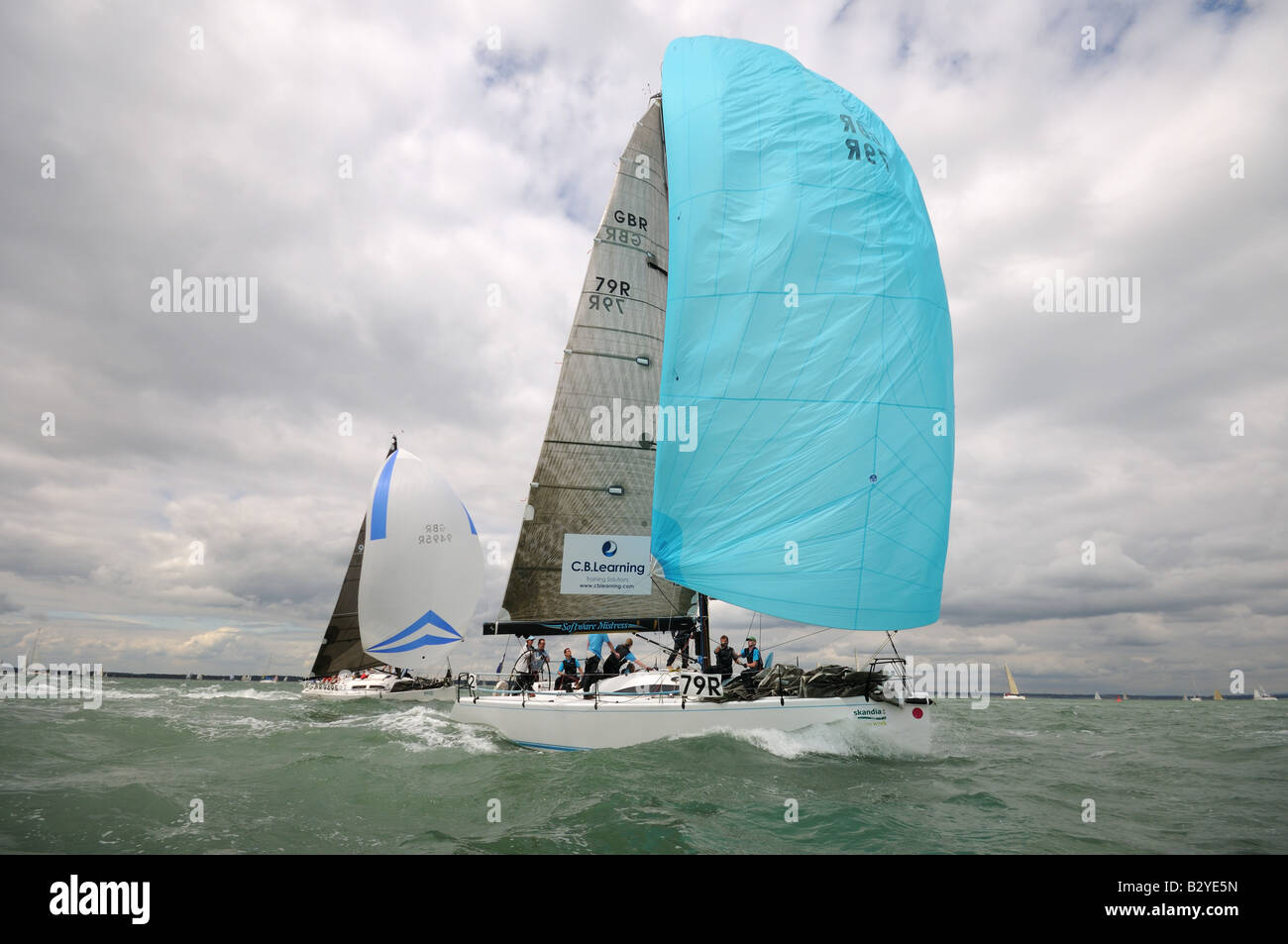 dropping spinnaker on the racing yacht software mistress class 2 IRC ...