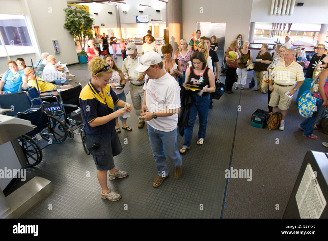 People wait in the lobby (waiting room) and prepare to board the ...