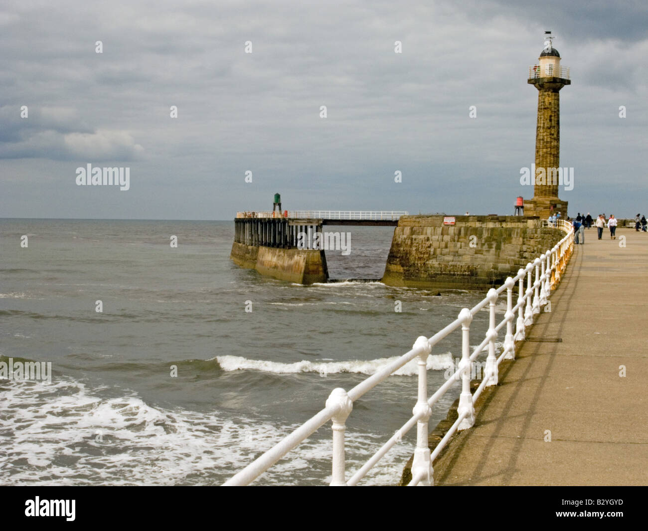 Pier and lighthouse whitby hi-res stock photography and images - Alamy