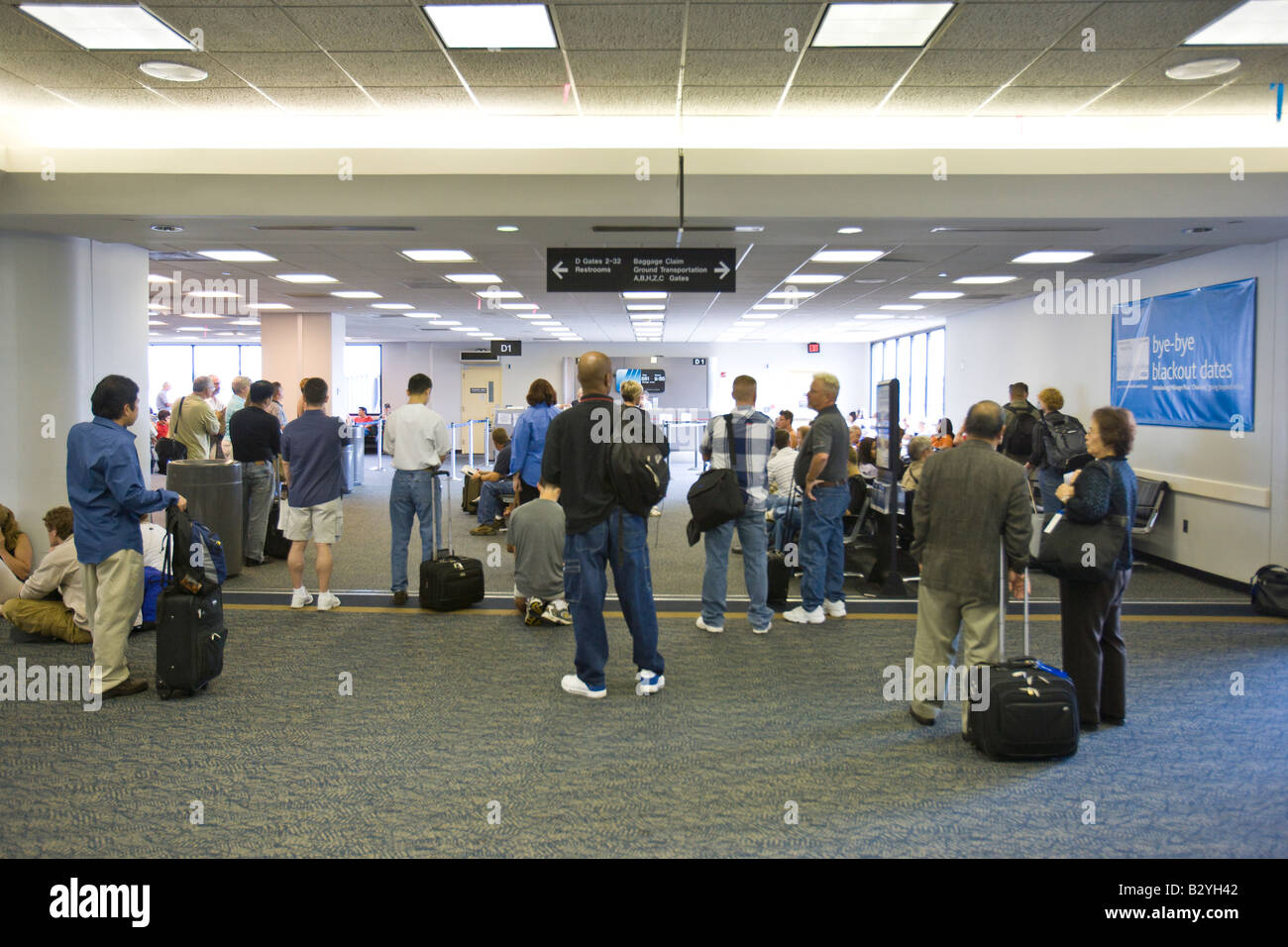 People wait in the lobby (waiting room) and prepare to board the ...