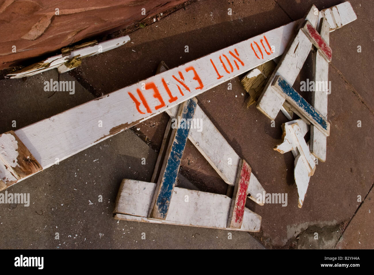 Danger sign warning broken glass hi-res stock photography and images ...