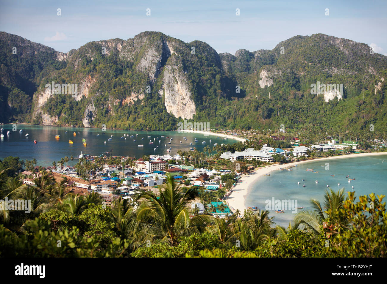 An elevated view of the bay of Koh Phi Phi Don Island, Thailand Stock ...