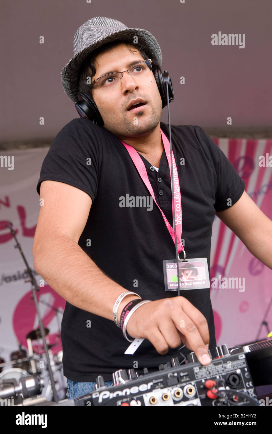 Asian DJ Sonny Ji spinning the discs at London Mela Sunday 10th August ...