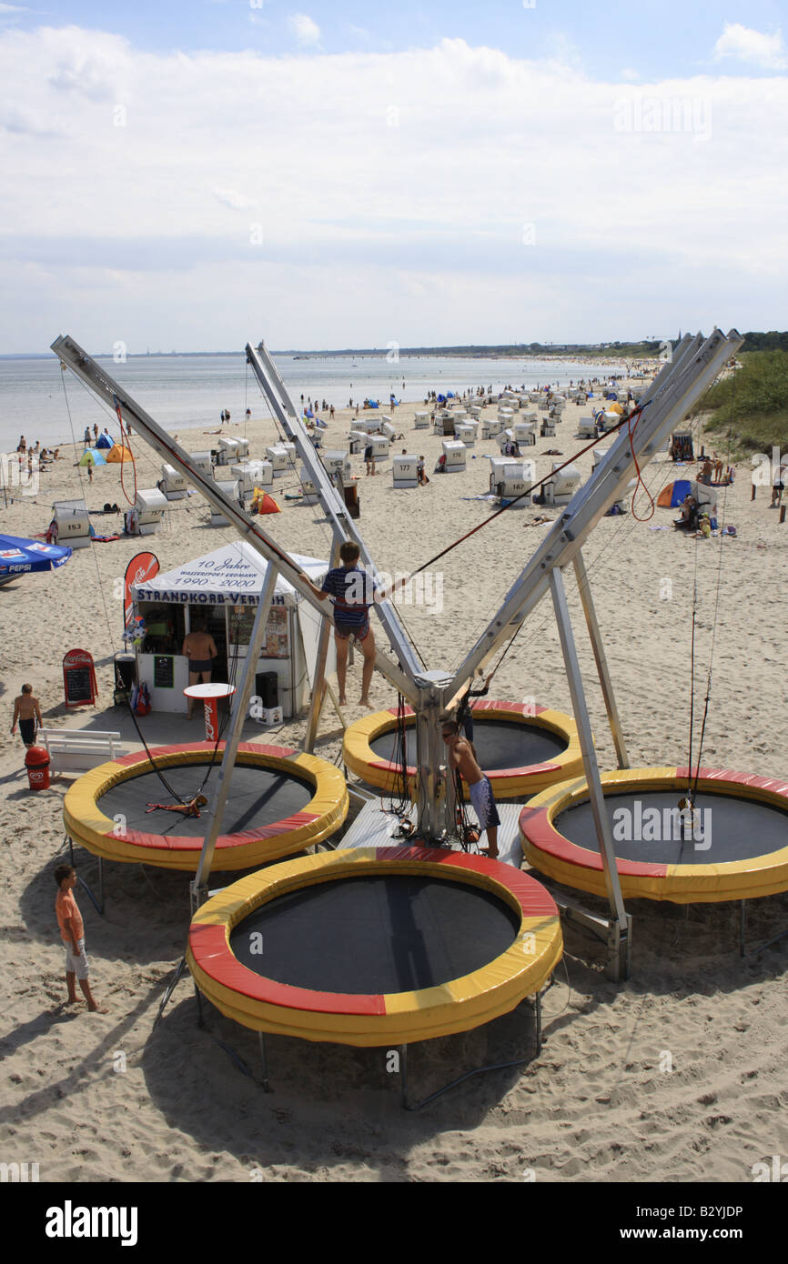 Children bungee jumping hi-res stock photography and images - Alamy