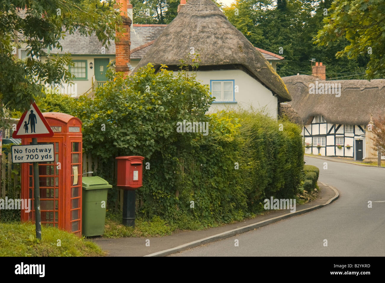 Hampshire village of wherwell hi-res stock photography and images - Alamy