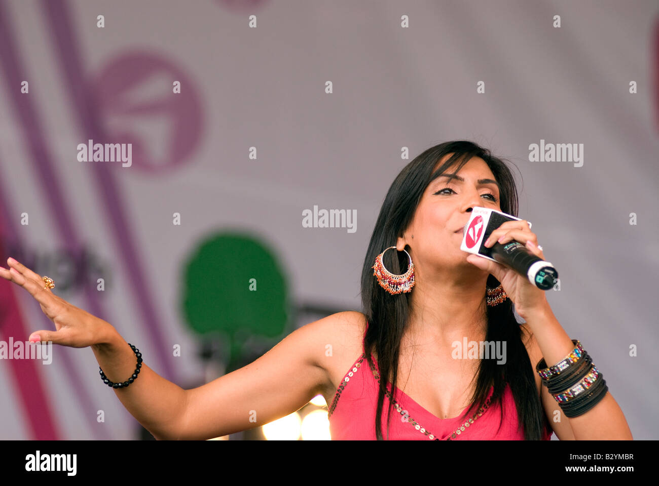 Asian singer Veronica performing at London Mela Sunday 10th August 2008 ...