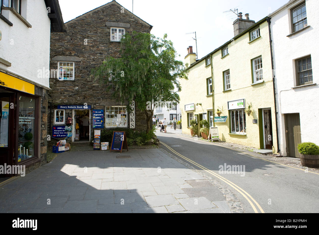 The main street with shops in Hawkshead, Cumbria Stock Photo - Alamy