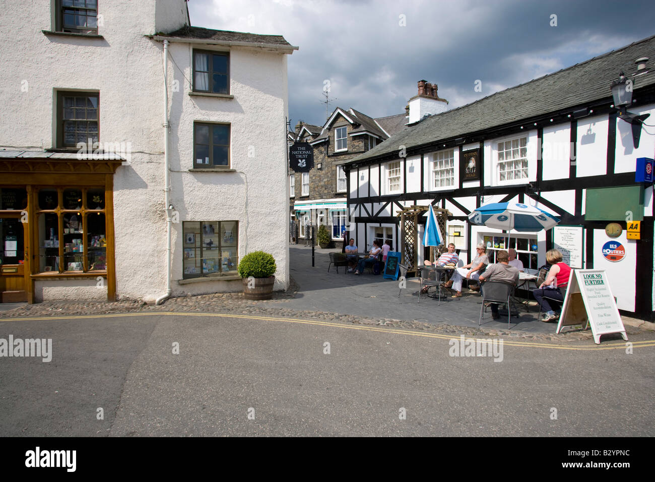 Village centre of hawkshead hi-res stock photography and images - Alamy