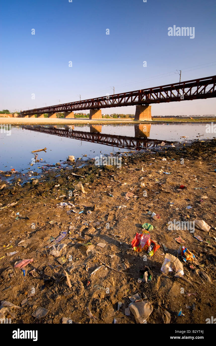 Polluted yamuna river hi-res stock photography and images - Alamy