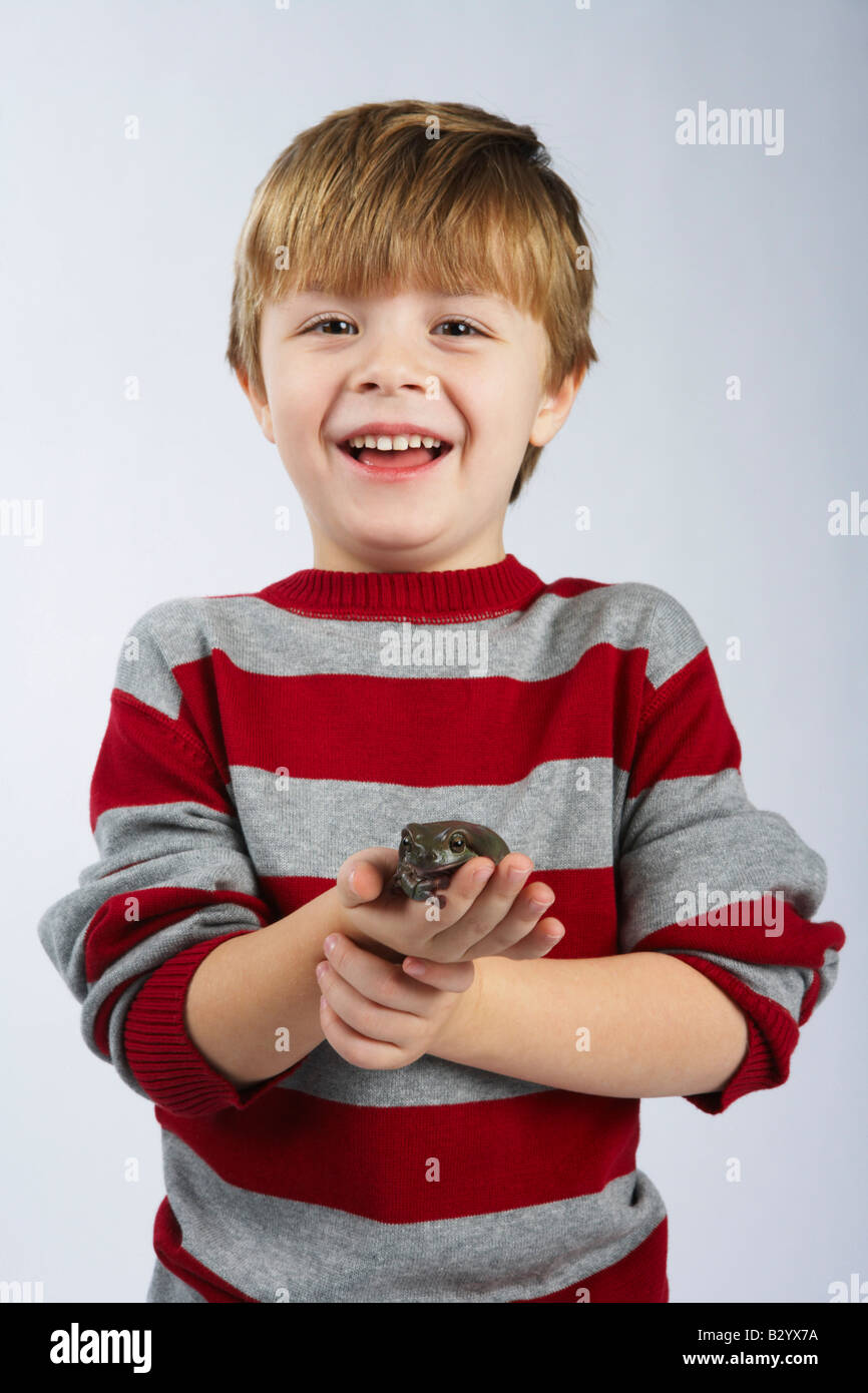 Young man holding frog hi-res stock photography and images - Alamy