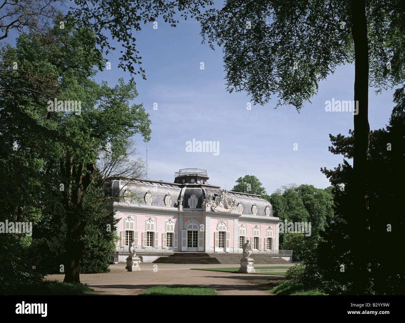 Sculpture schloss benrath castle dusseldorf hi-res stock photography ...