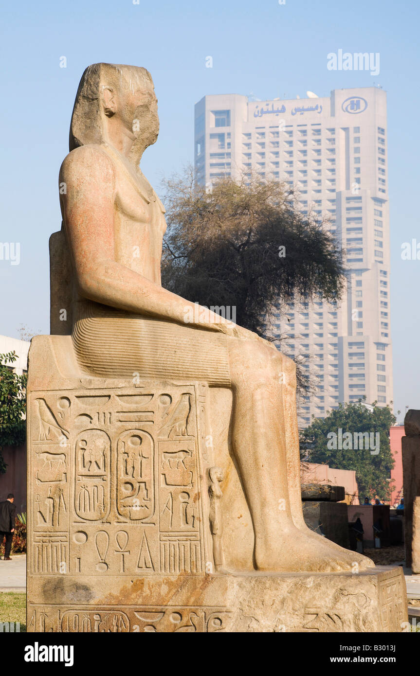 Picture of ancient egyptian sculpture hi-res stock photography and ...