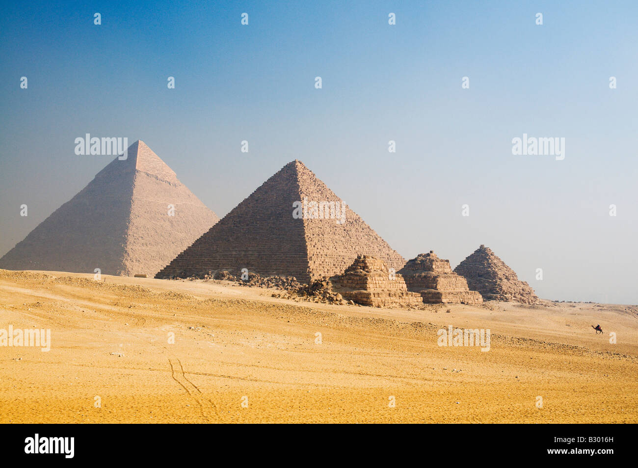Great pyramid of giza model hi-res stock photography and images - Alamy