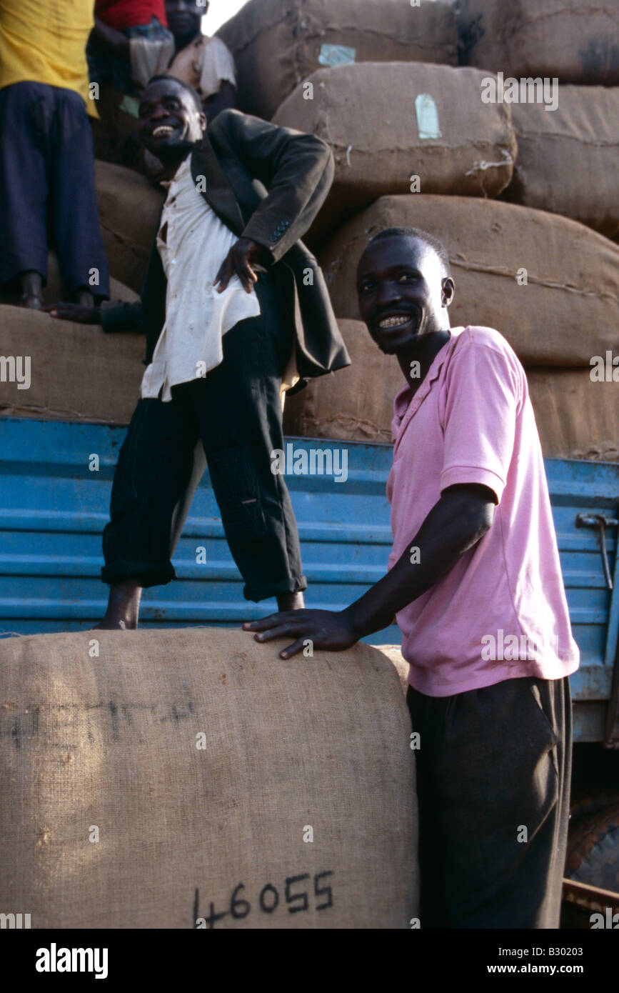 Men loading sacks hi-res stock photography and images - Alamy