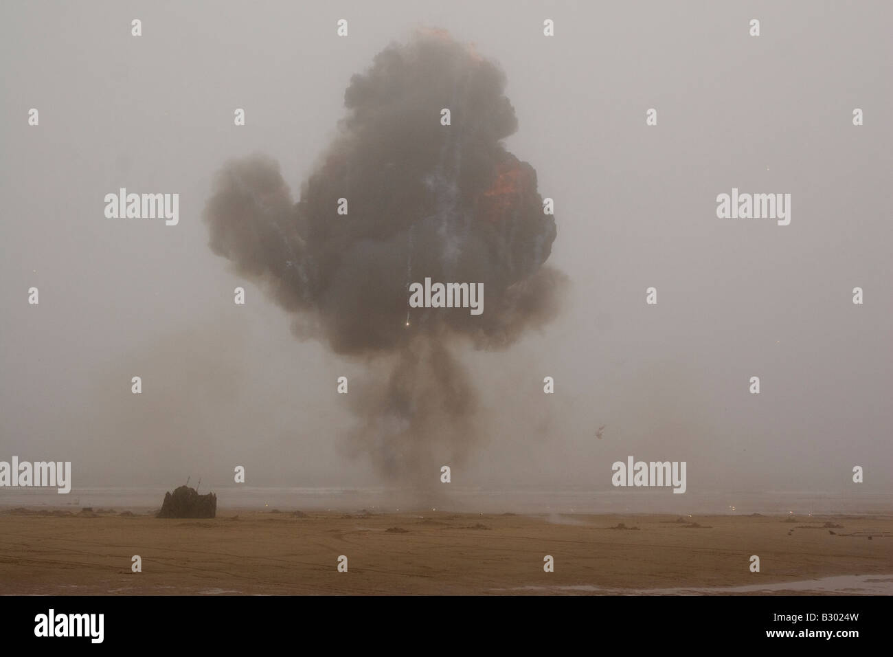 Bomb explosion hi-res stock photography and images - Alamy