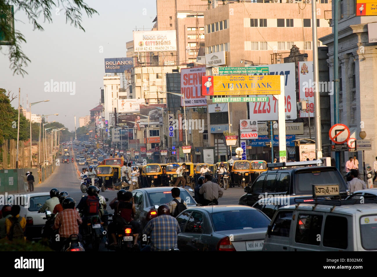 Mg road bangalore hi-res stock photography and images - Alamy