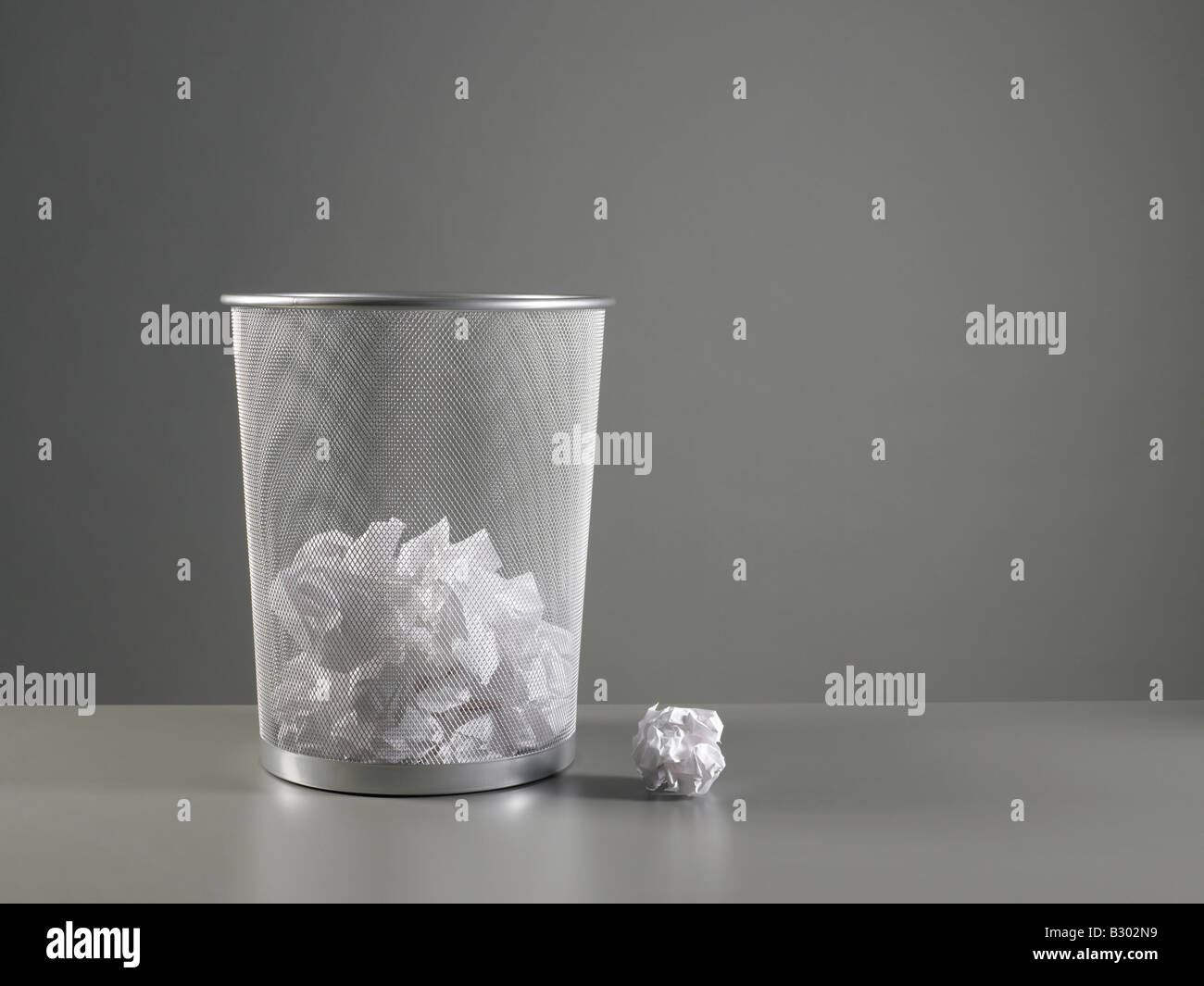 wire mesh paper bin Stock Photo - Alamy