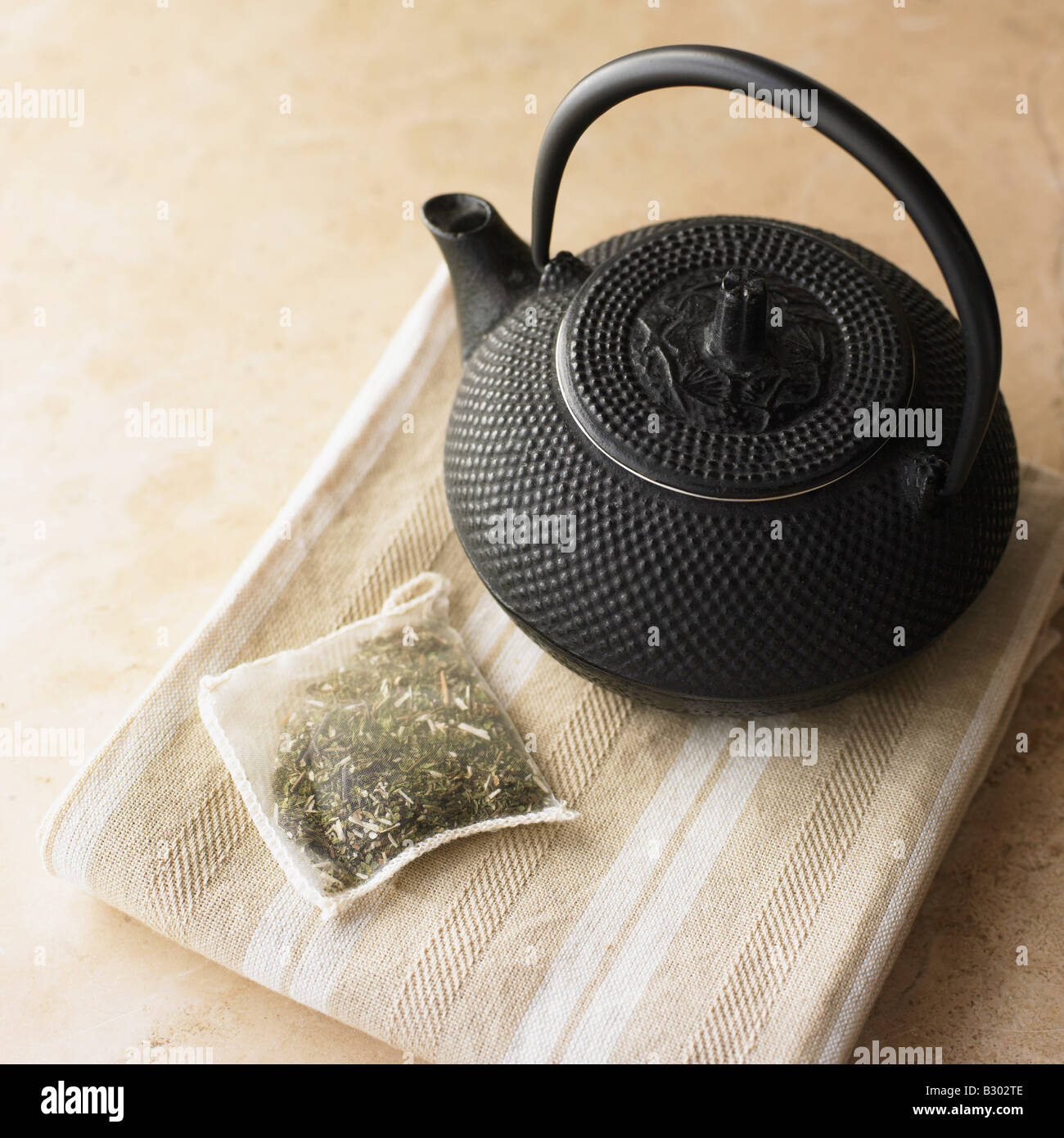 Japanese tea pot studio hi-res stock photography and images - Alamy