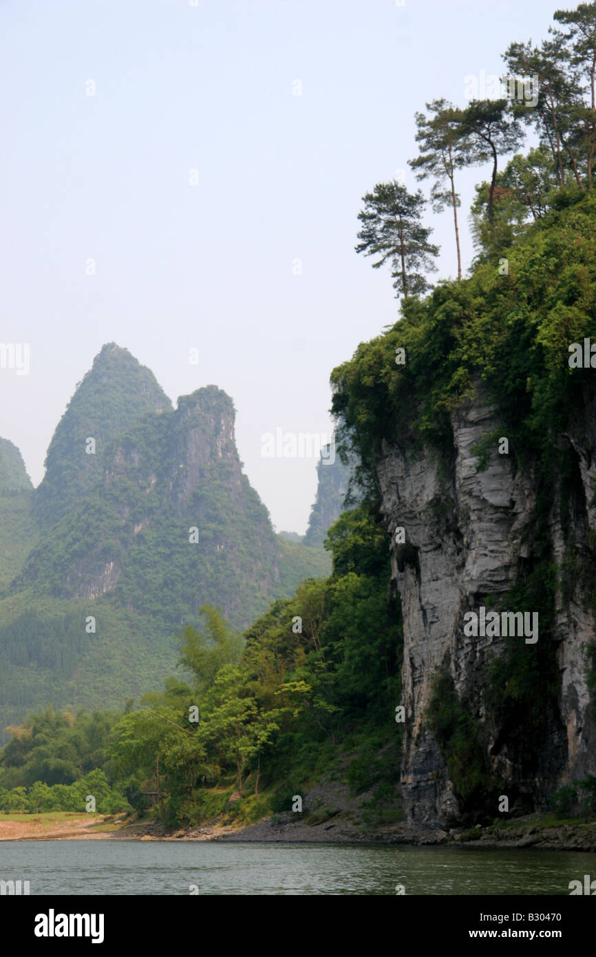 Classic Karsk hill scenery on the Li River China Stock Photo - Alamy