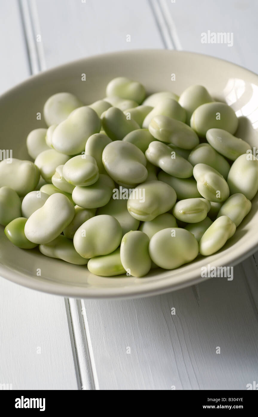 Bowl of broad beans Stock Photo - Alamy