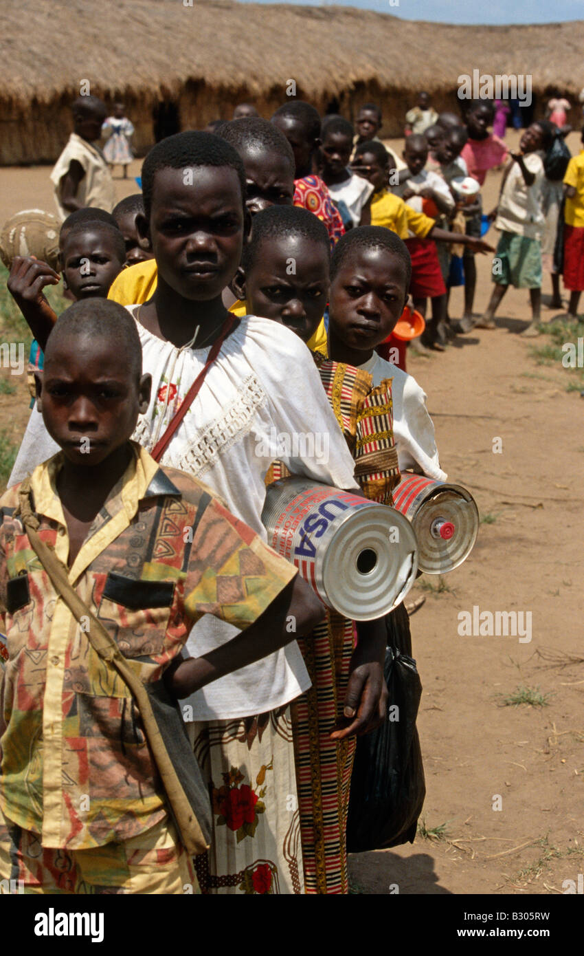 People queuing up to receive food aid in Uganda Stock Photo - Alamy