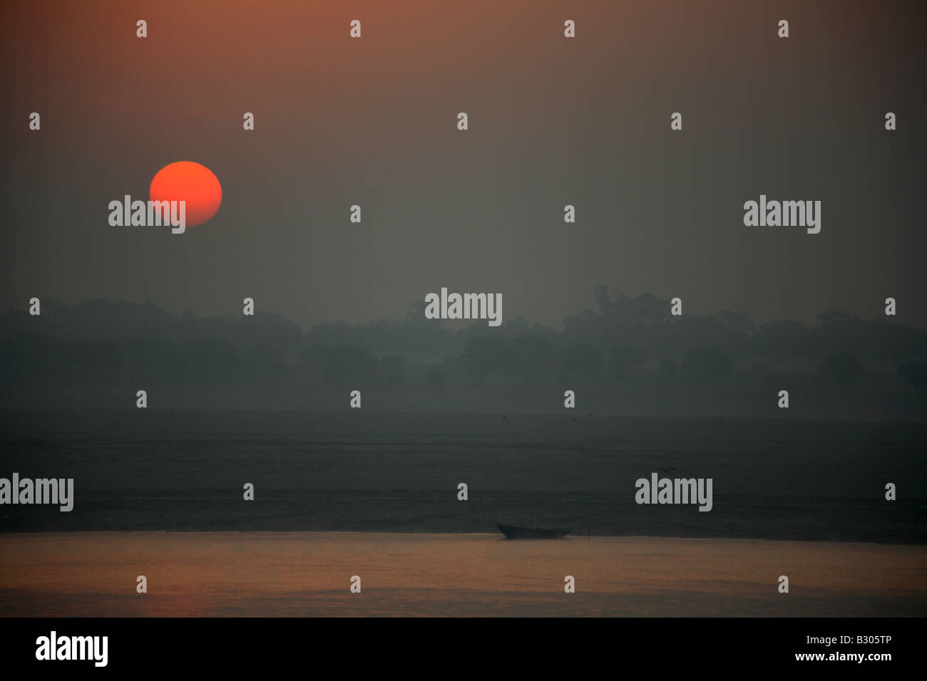 Sunrise ganges in varanasi hi-res stock photography and images - Alamy