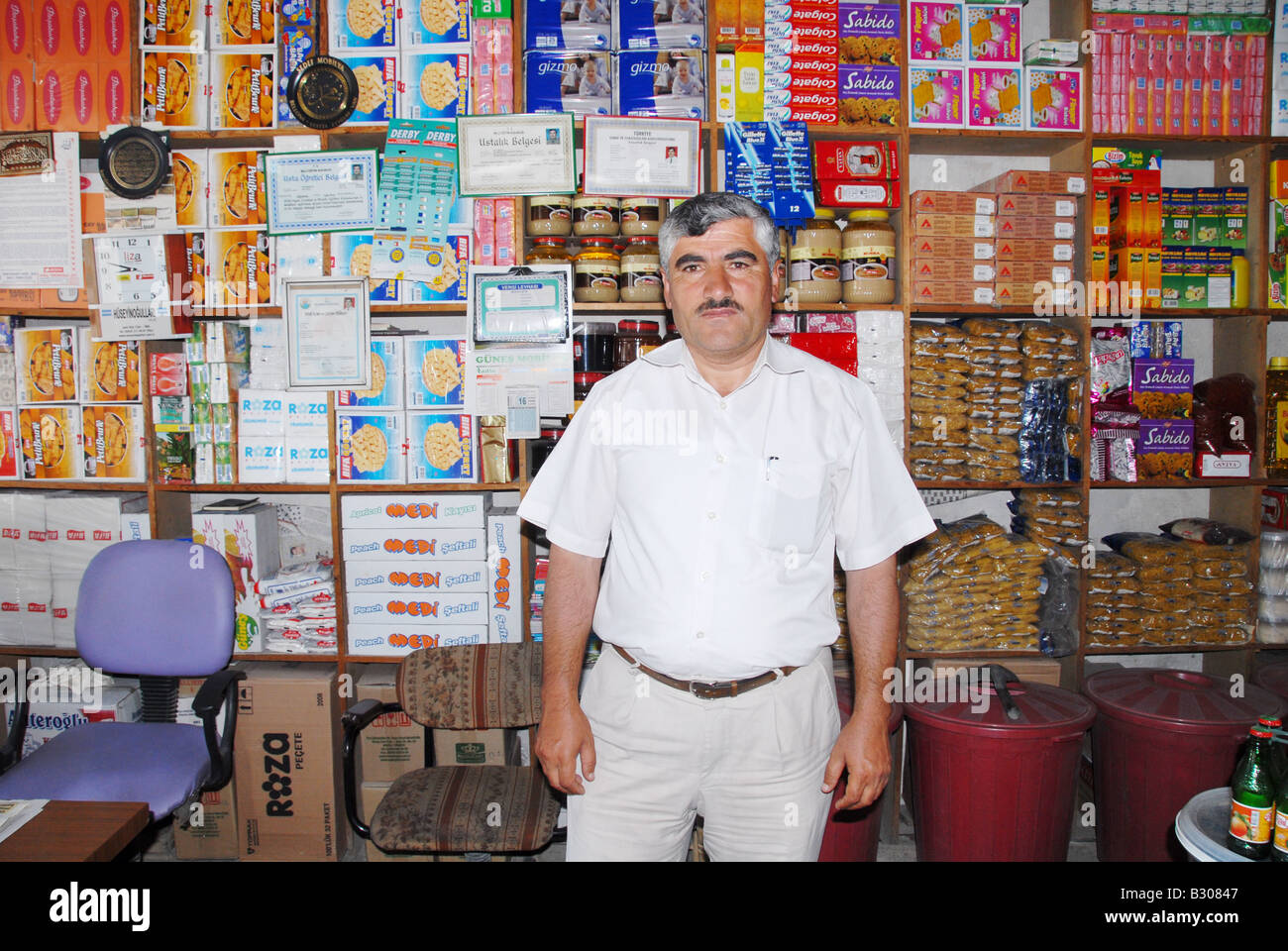 Food store interior hi-res stock photography and images - Alamy