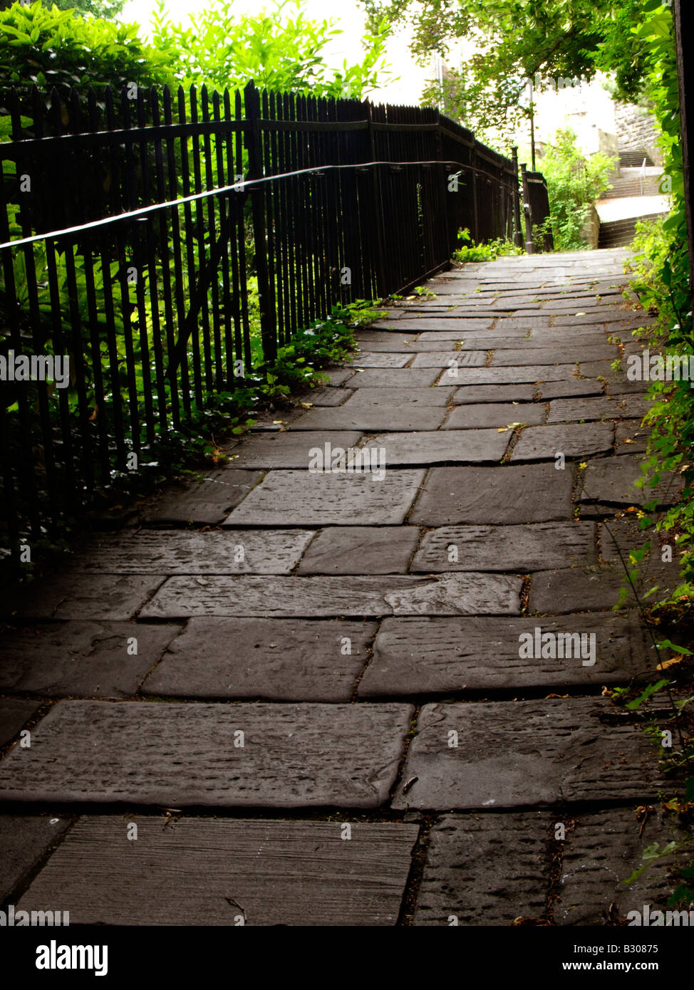 Flagstone footpath hi-res stock photography and images - Alamy