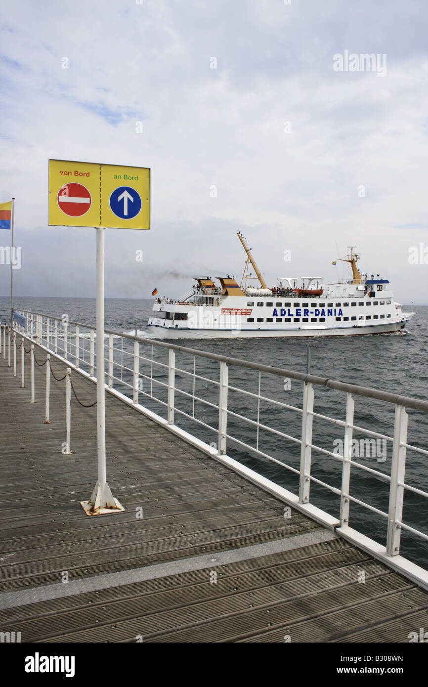 Disembark sign hi-res stock photography and images - Alamy