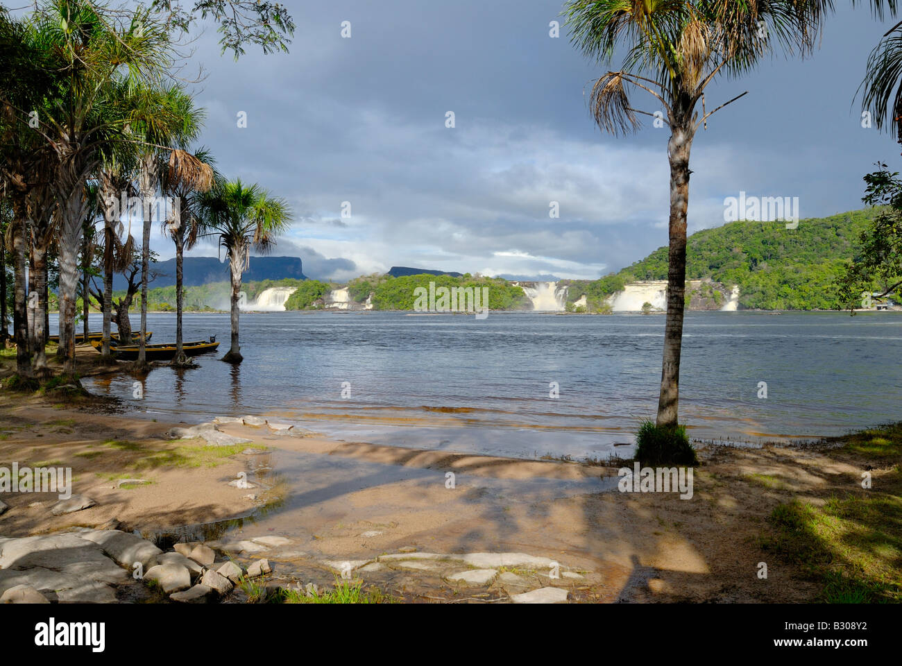 waterfalls in lagoon of Canaima NATIONAL PARK, KUSAR TEPUY behind ...