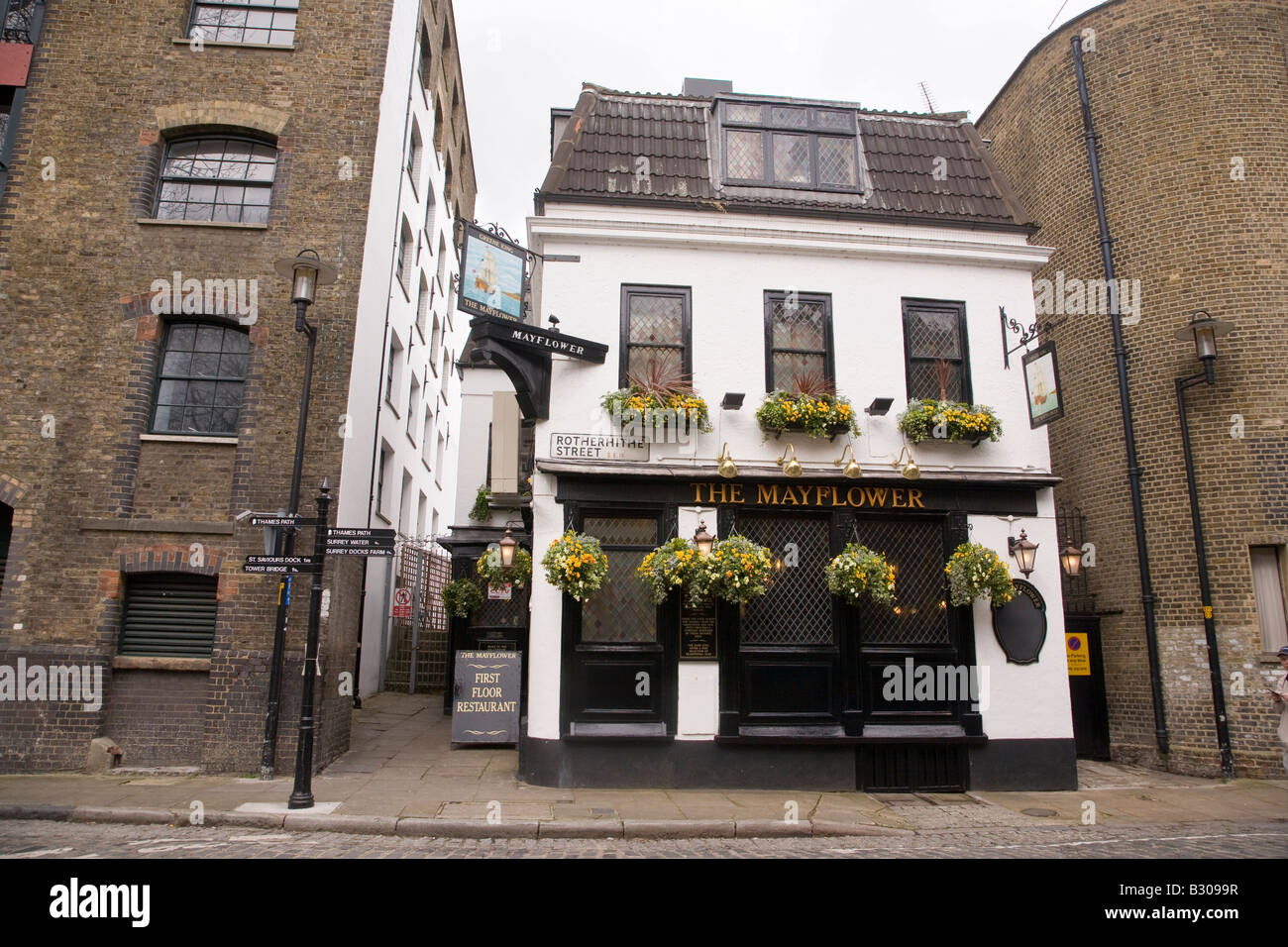The Mayflower, Rotherhithe Street, London Stock Photo - Alamy