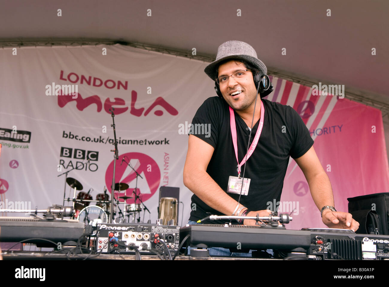 Asian DJ Sonny Ji spinning the discs at London Mela Sunday 10th August ...