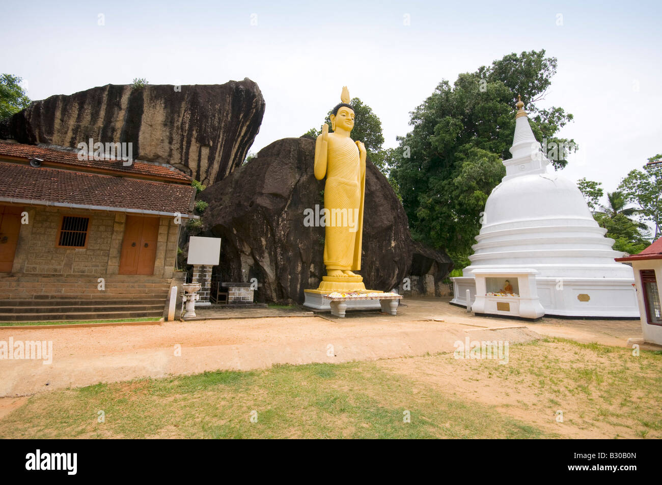 Sri maha bodhi viharaya temple hi-res stock photography and images - Alamy