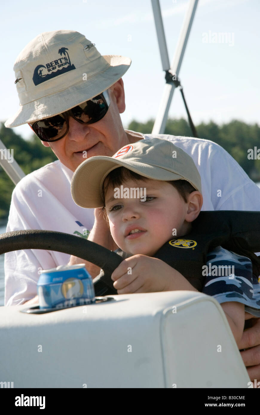 Family pontoon boat hi-res stock photography and images - Alamy