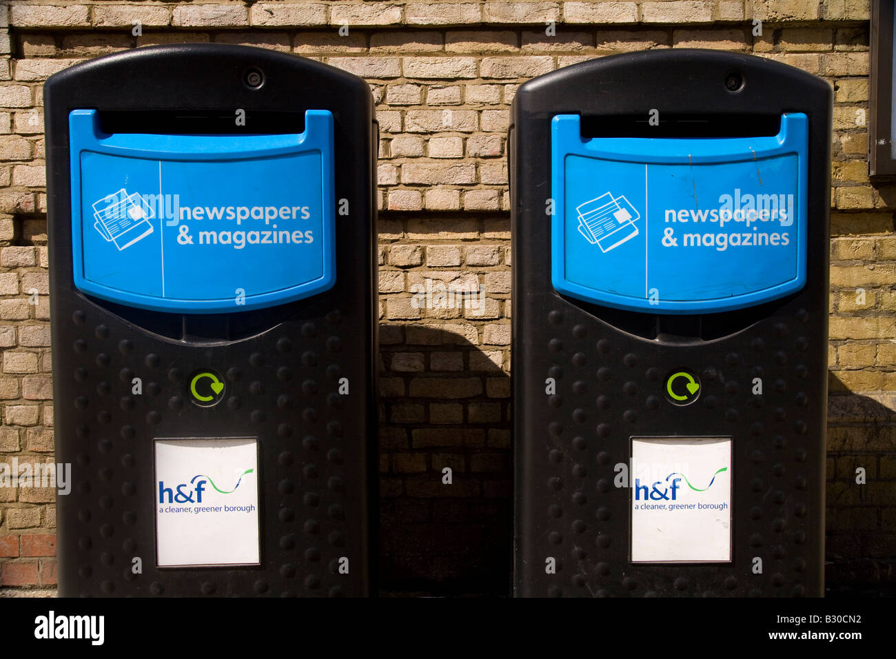London green recycling bins hi-res stock photography and images - Alamy