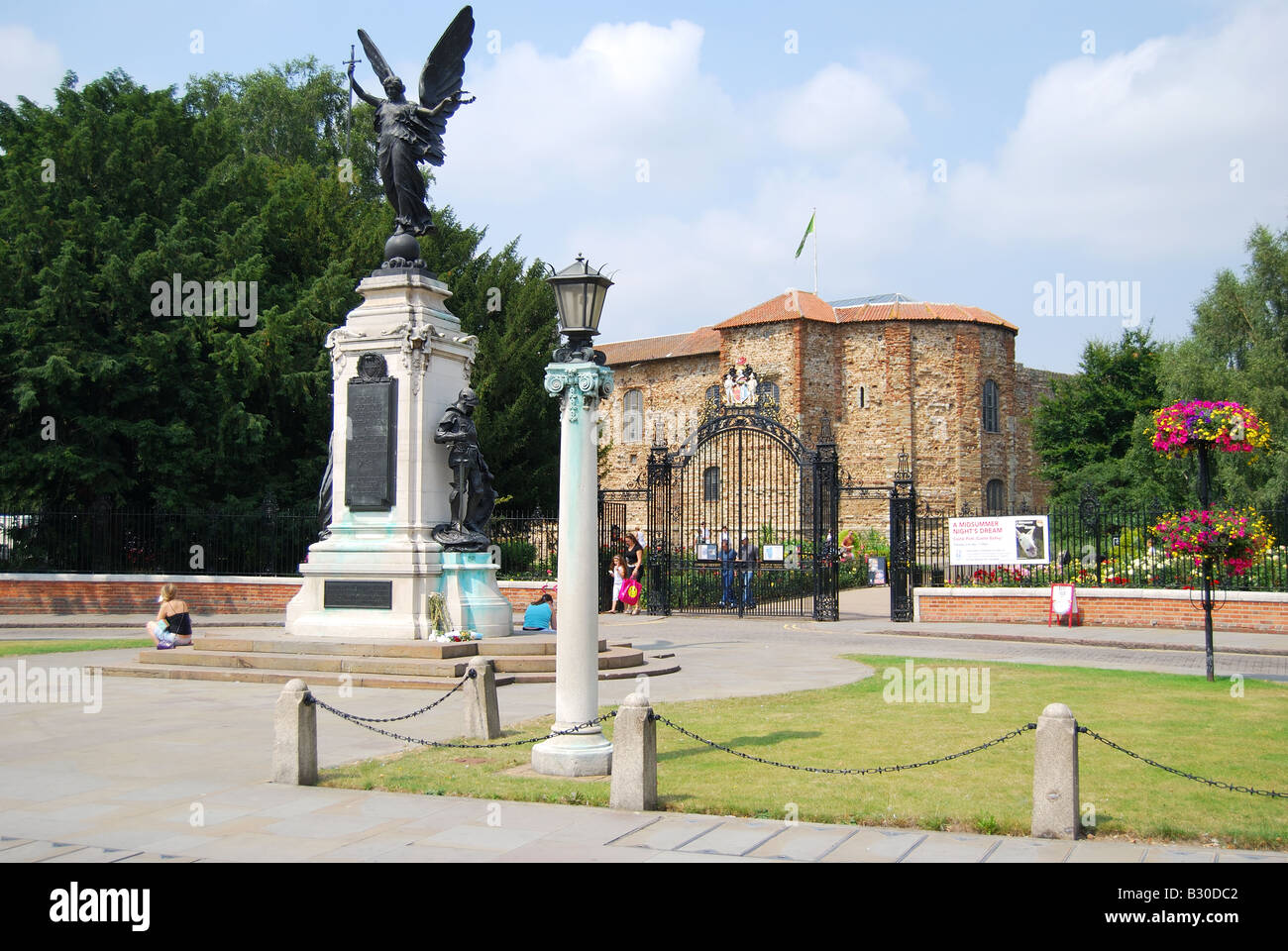 War Memorial at entrance to 11th century Colchester Castle, Upper ...