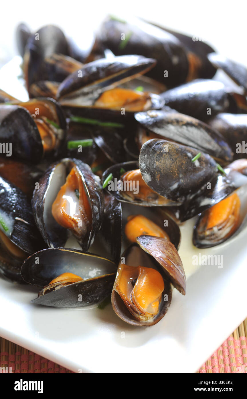 a plate of mussels seafood with a garlic sauce Stock Photo - Alamy
