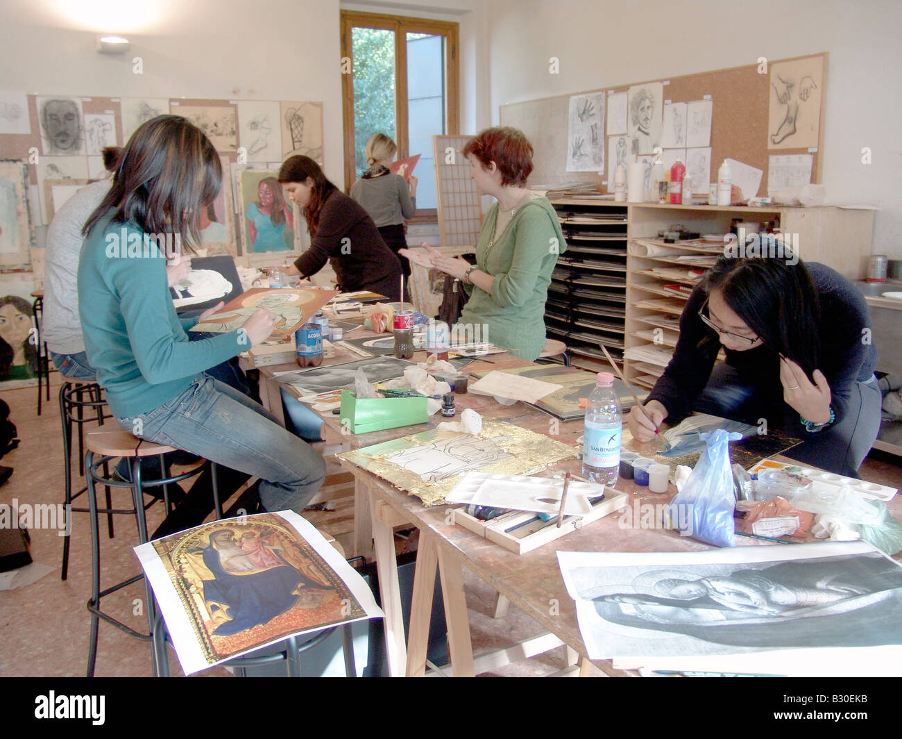 girls at art exercise class Stock Photo - Alamy