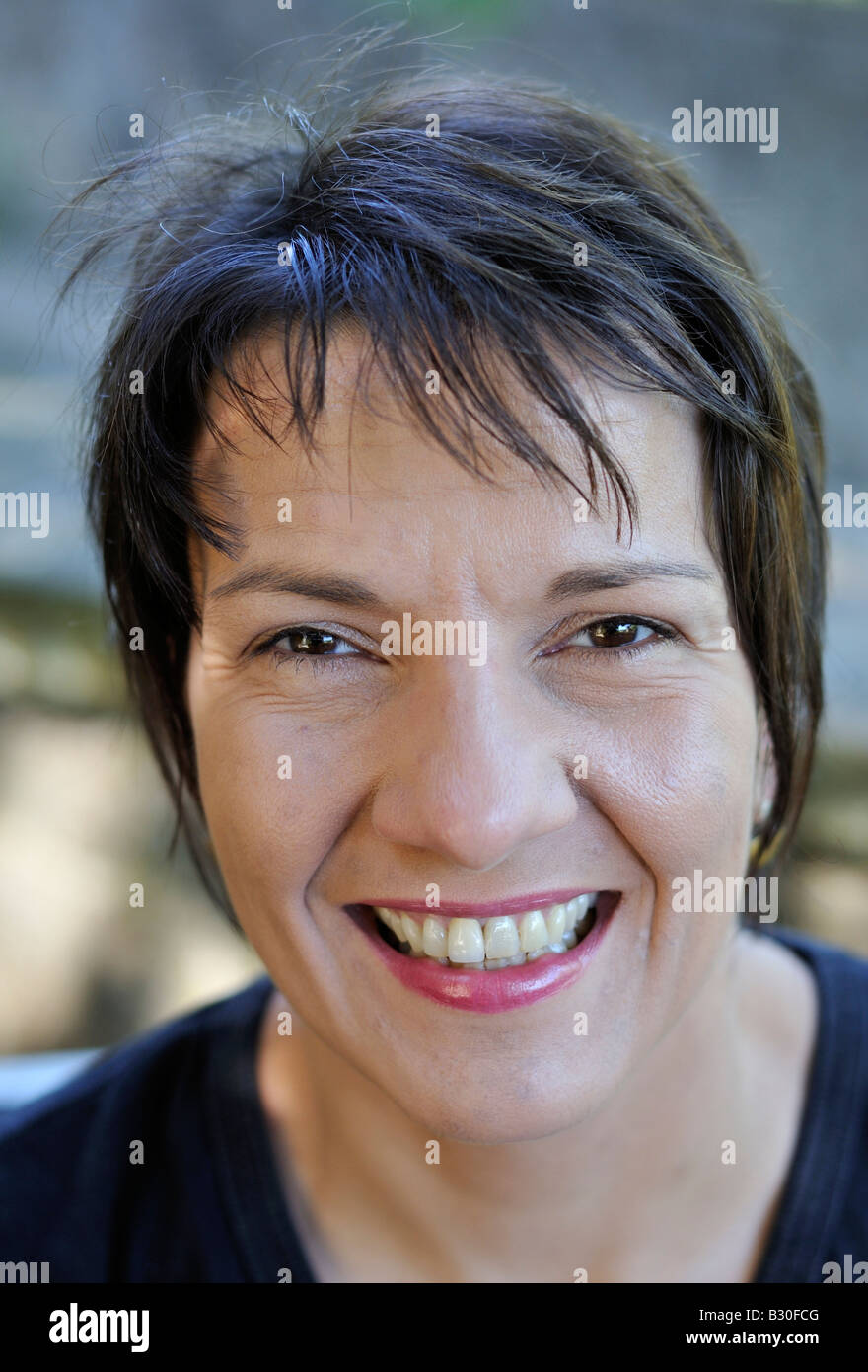 Smiling lacheln hi-res stock photography and images - Alamy