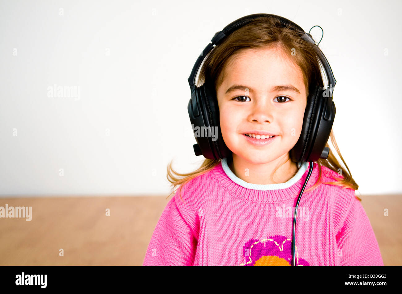 adorable little girl listening to music with headphones Stock Photo - Alamy