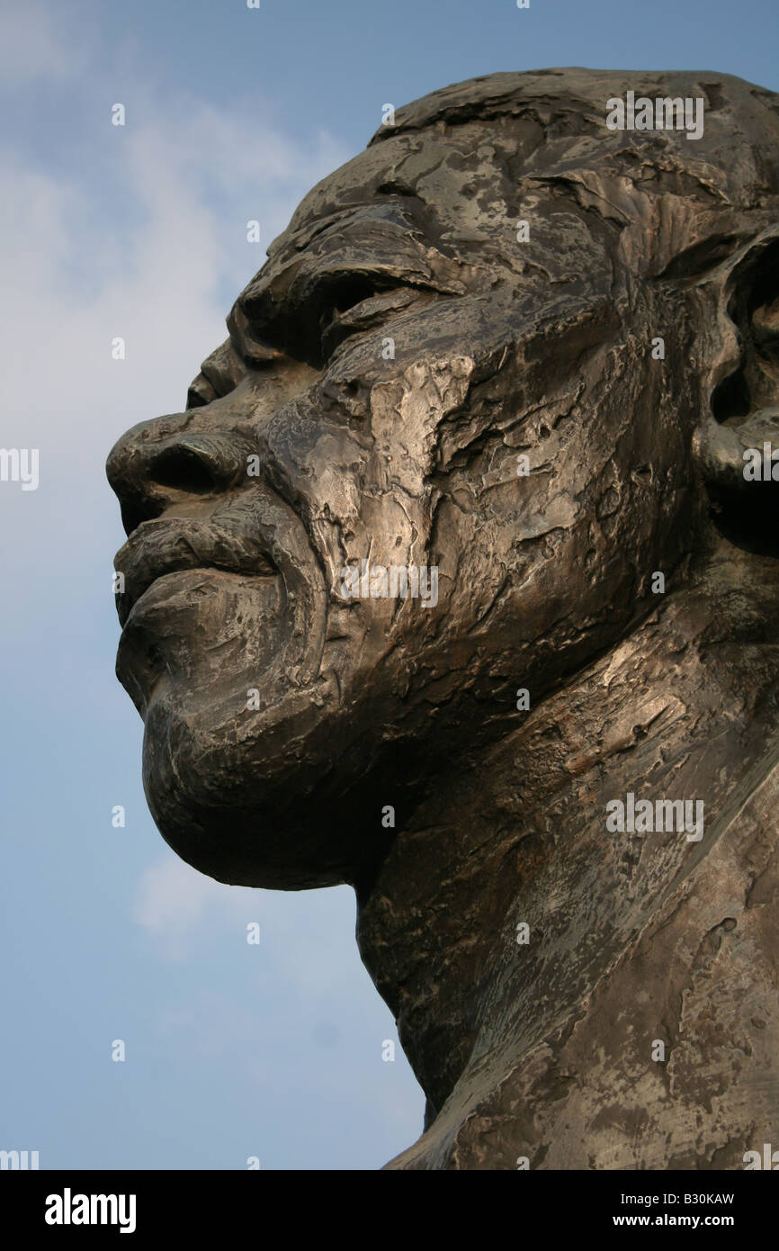Nelson mandela profile hi-res stock photography and images - Alamy