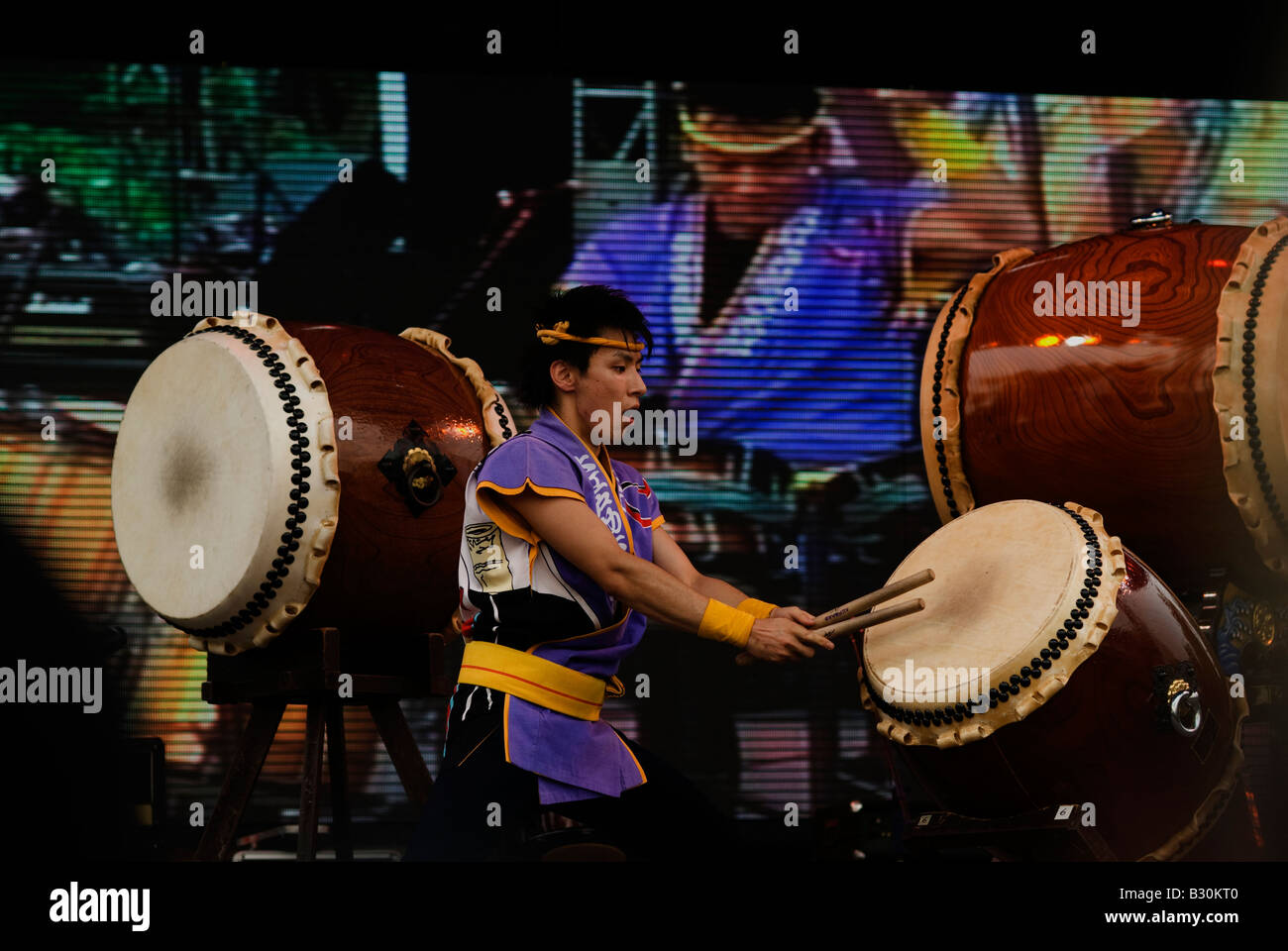 Taiko, traditional japanese music performance Stock Photo - Alamy