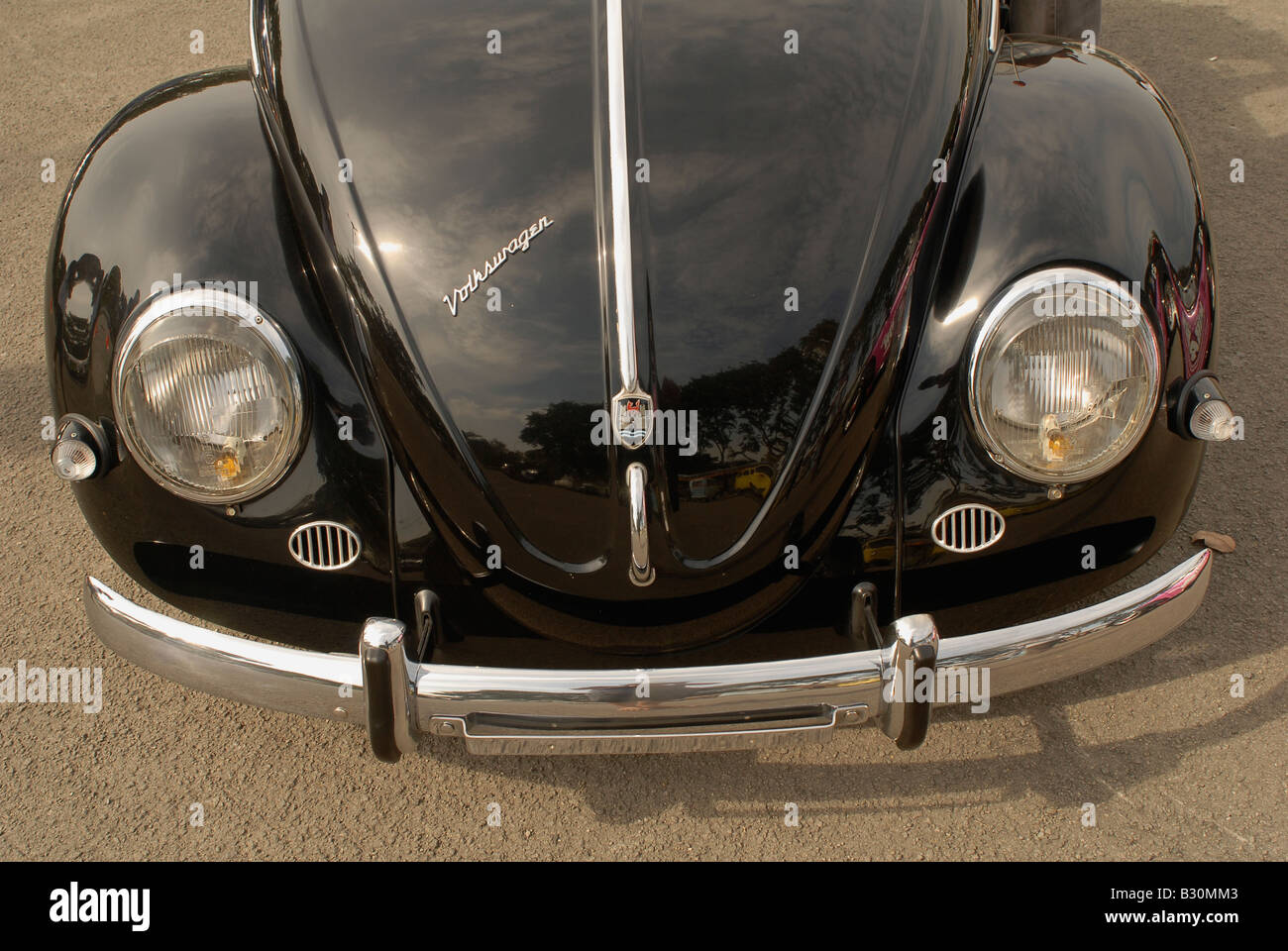 Front view from 1954 oval window vwbeetle Stock Photo - Alamy