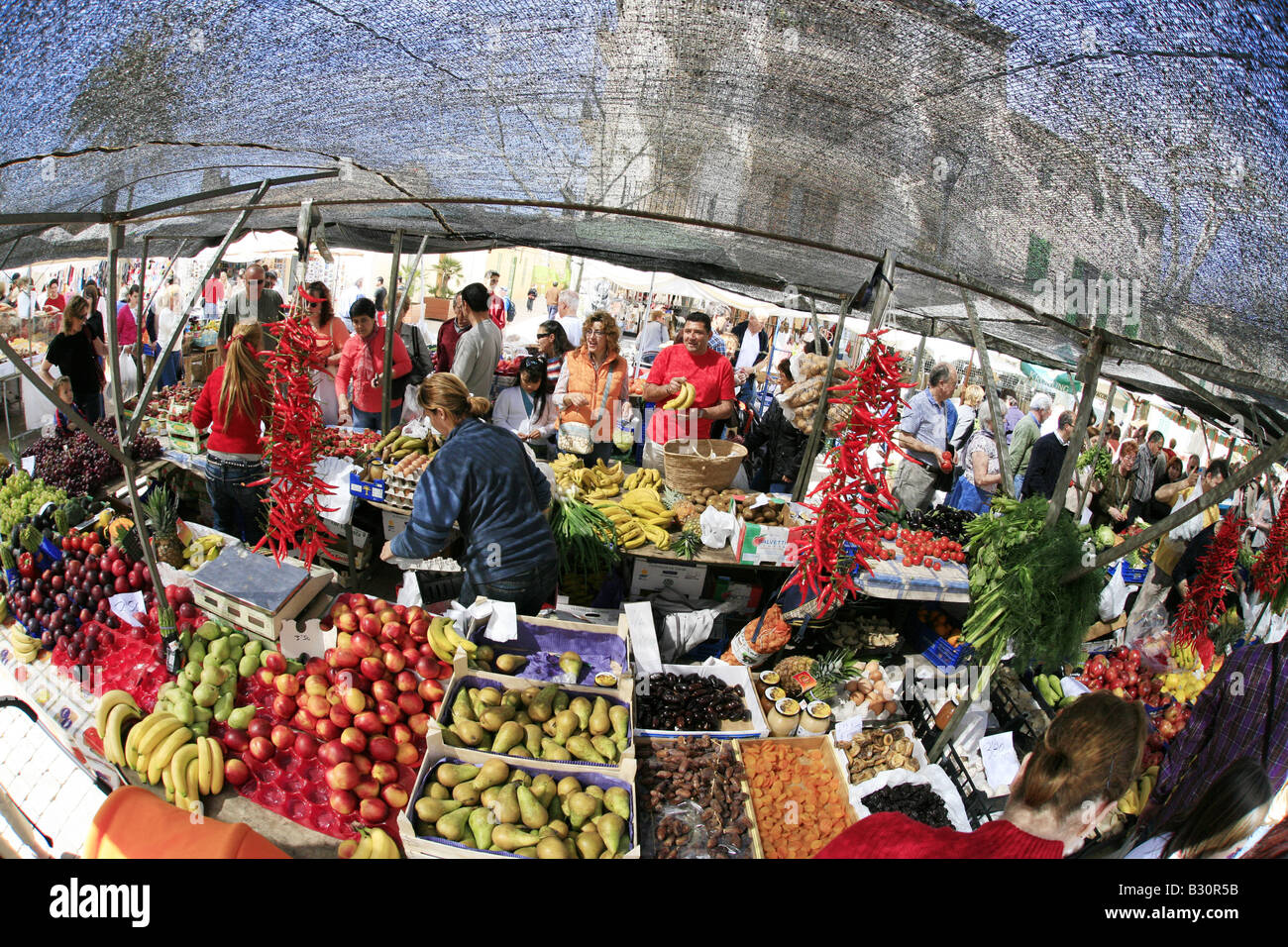 Market sceneries hi-res stock photography and images - Alamy