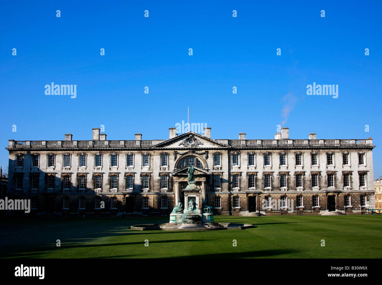 Statue King Henry VI the Gibbs building Kings College Chapel Kings ...