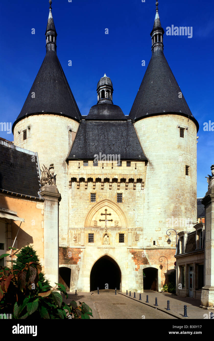 medieval gateway with towers in Metz, lorraine, france Stock Photo - Alamy