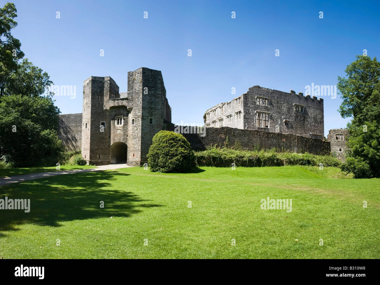 the ruined castle of berry pomeroy totnes devon Stock Photo - Alamy